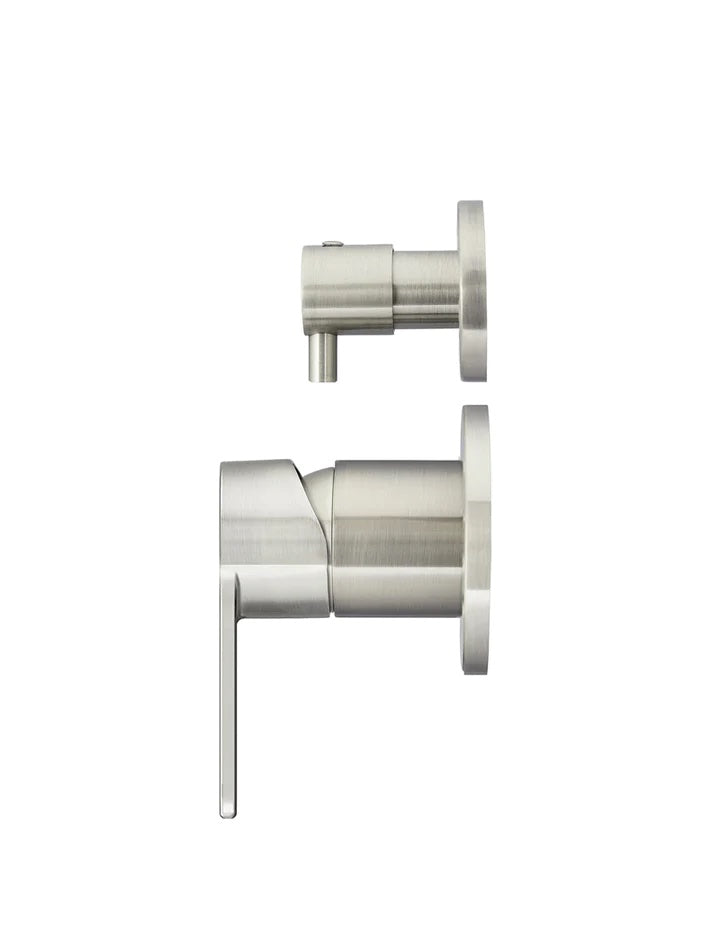 This beautifully designed mixer offers easy flow and temperature ...