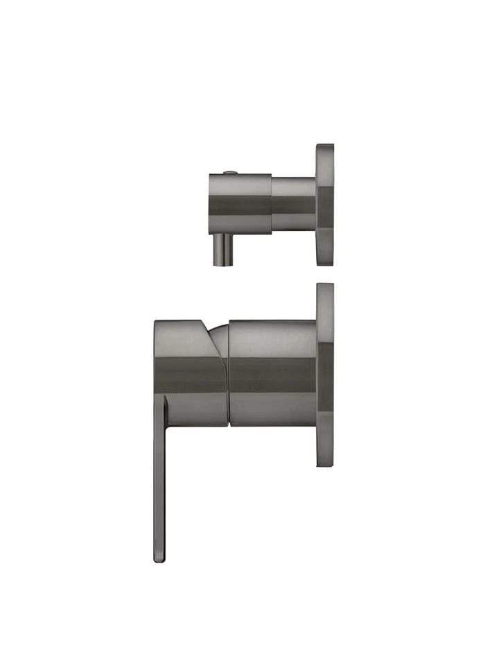 This beautifully designed mixer offers easy flow and temperature ...